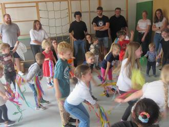 Onlinelesen - Sportliches Sommerfest der Kindertagesstätte „Unterm Regenbogen“ in Lohnsfeld